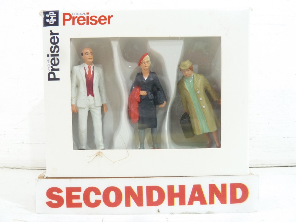 Preiser 1:32 Passengers Figures. | Garden Railway Specialists Tel:01844 ...