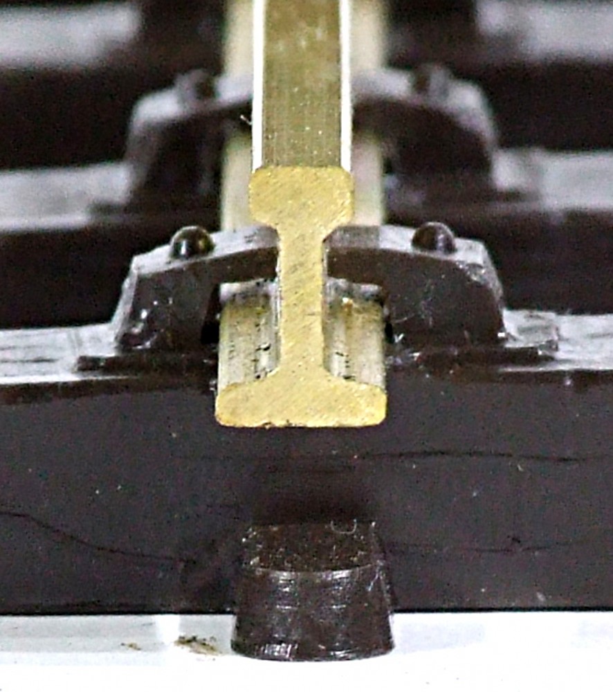 Brass Rail Code 330 - 1500mm | Garden Railway Specialists Tel:01844 345158