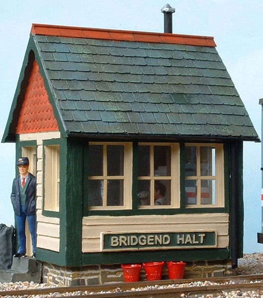 Bridgend Halt Signal Box | Garden Railway Specialists Tel:01844 345158