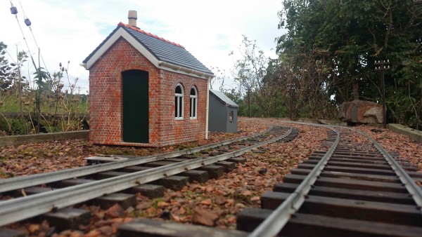 Brick Lineside Hut Kit | Garden Railway Specialists Tel:01844 345158