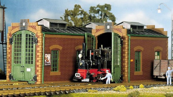 DOUBLE ENGINE SHED | Garden Railway Specialists Tel:01844 345158